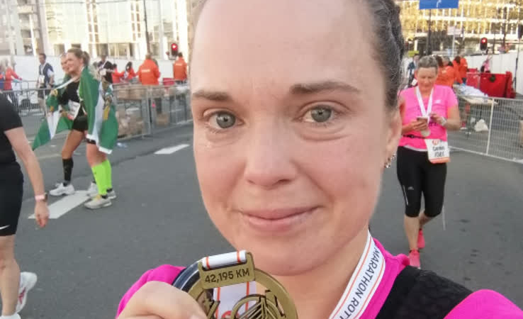 Maaike heeft haar doel behaald: binnen de tijd over de finishlijn van ...