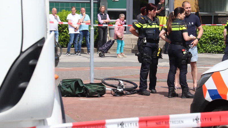 Fietsster gewond na aanrijding met vrachtwagen, chauffeur aangehouden