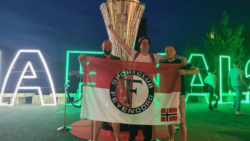 Deze Dordtenaren juichen voor Feyenoord in Albanië: ‘Hebben in januari ...