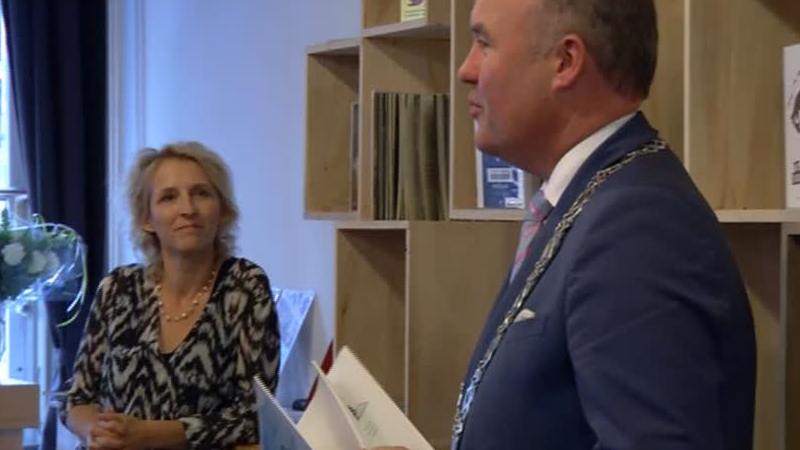 Karin Giphart presenteert boek over moeder