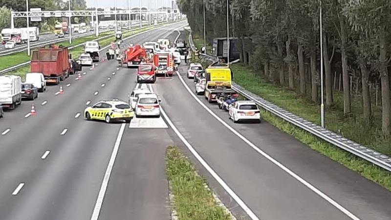 Zwaar ongeluk op A16, man zwaargewond
