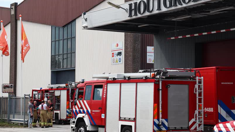 Man gered uit kraan na brand
