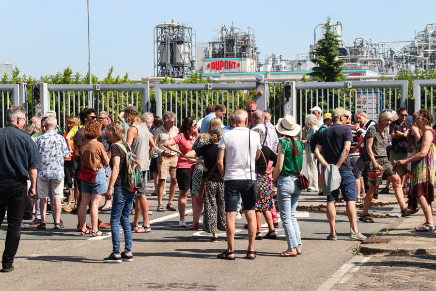 Omwonenden doen aangifte tegen bazen van Chemours vanwege PFAS-lozingen Omwonenden doen aangifte tegen bazen van Chemours vanwege PFAS-lozingen